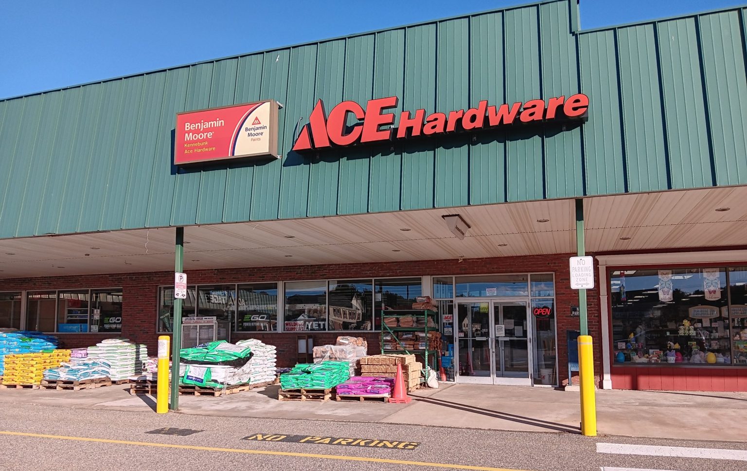 Bay State hardware chain buys Kennebunk store, its second in Maine